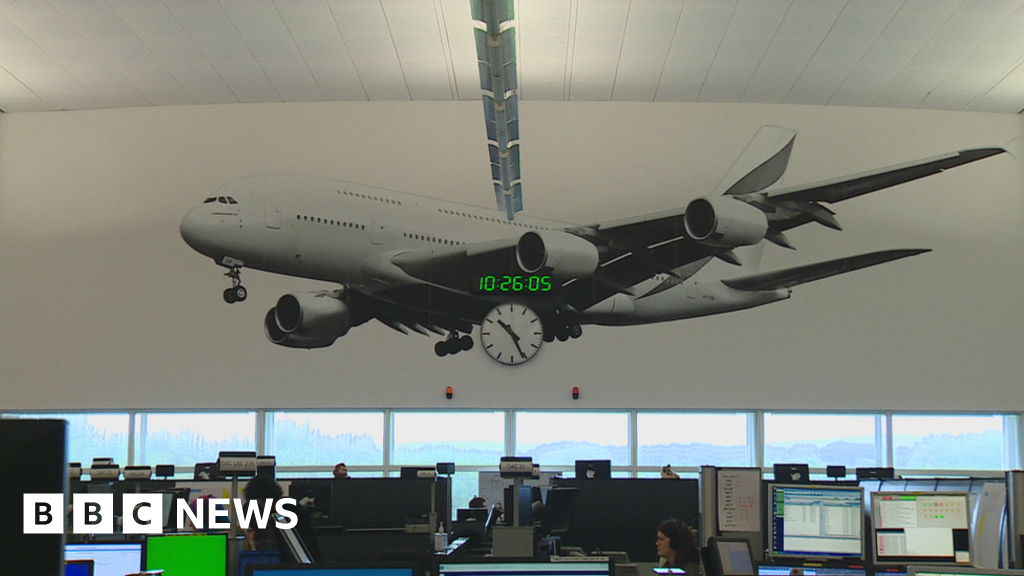 Air traffic control 'needs massive modernisation' - BBC News