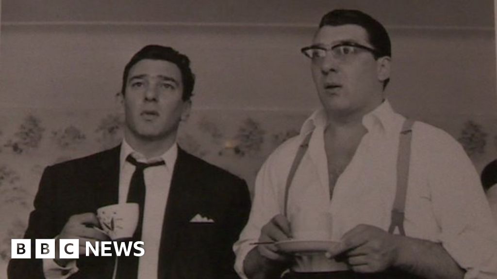Unseen images of Kray twins on show in East End exhibition - BBC News
