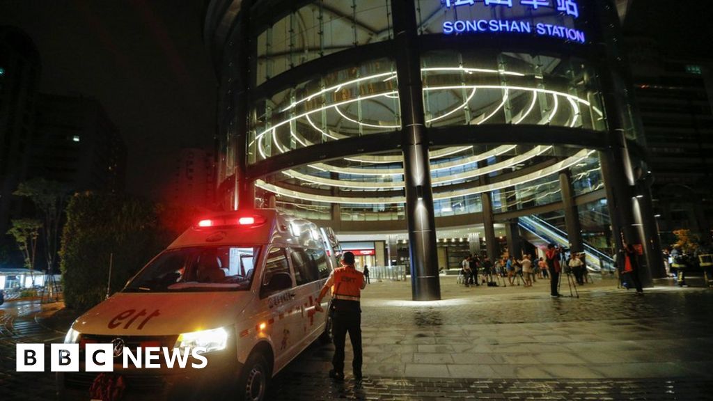 Taiwan train explosion: Suspect named after 25 hurt - BBC News