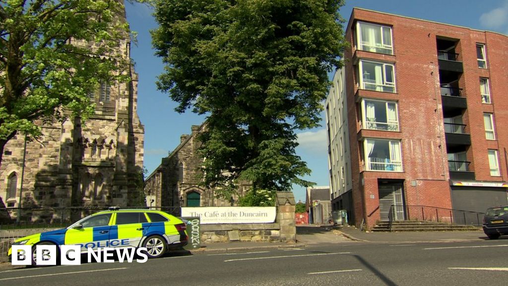 Belfast: Man shot in back in murder attempt - BBC News
