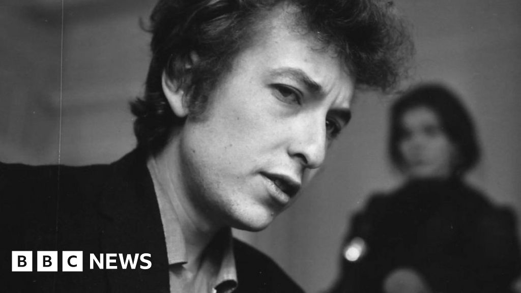 Dylan explains secret to his songwriting - BBC News