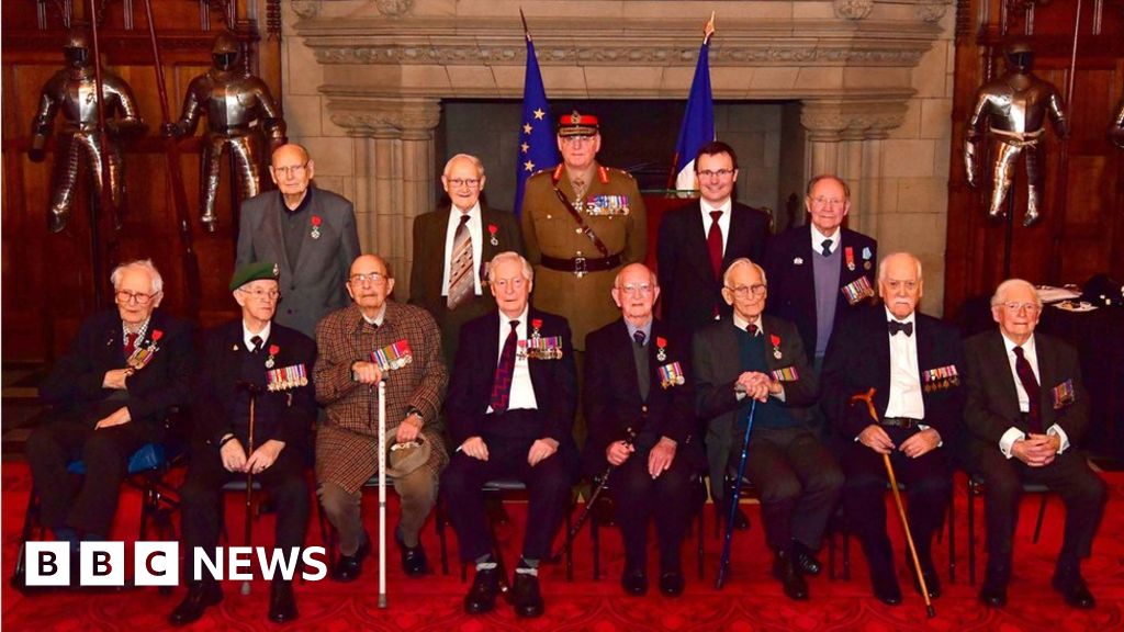 Scottish World War Two veterans awarded France's highest honour - BBC News