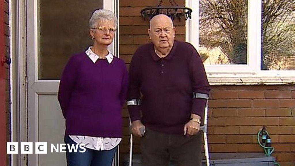 Covid: NHS waiting lists "pathetic" says patient