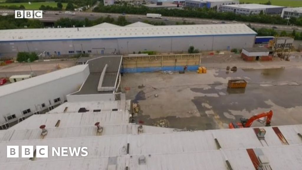 Drone footage reveals former Southampton Ford Transit factory - BBC News