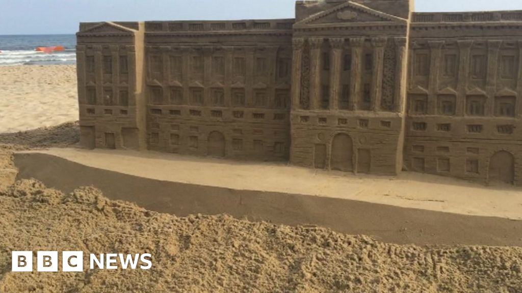 Sand palace on Bournemouth beach for Queen's birthday - BBC News