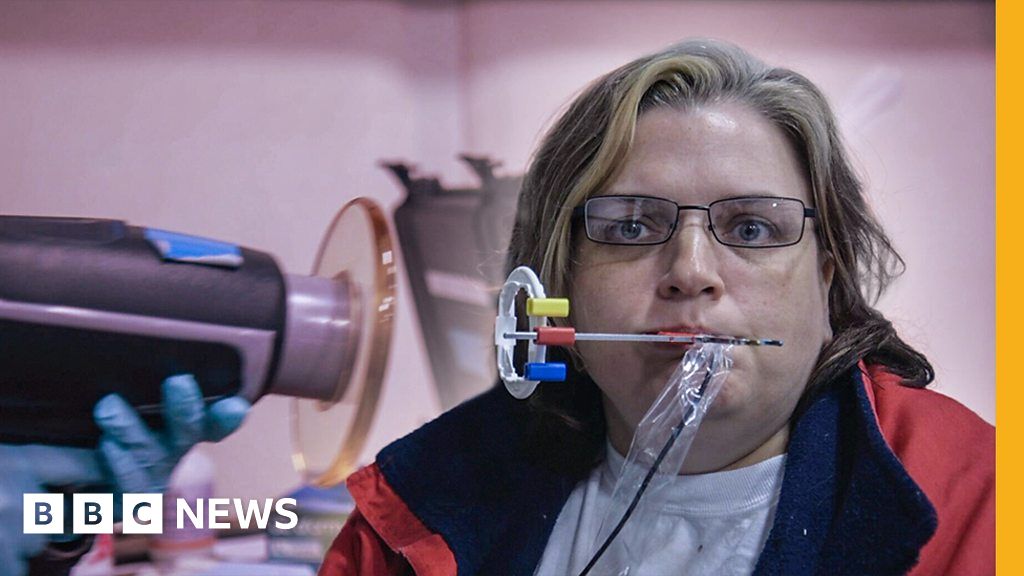Toothless in Virginia: Pain relief for the uninsured of America - BBC News