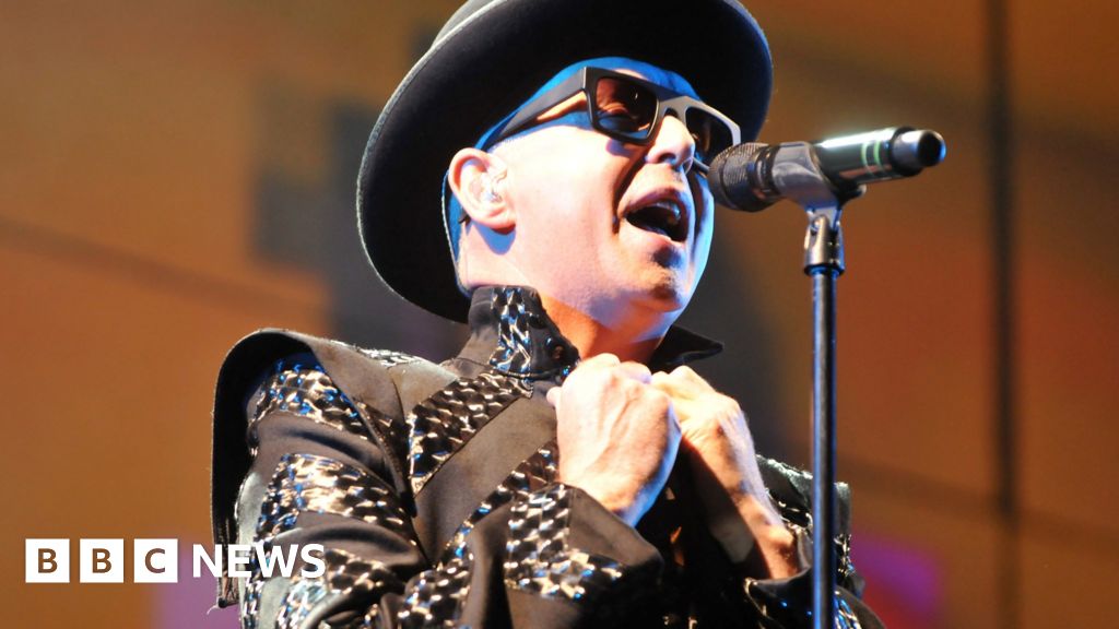 Music News LIVE: World's smartest band? - BBC News