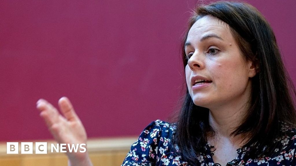 SNP leader hopeful Forbes 'has guts' to make change - BBC News