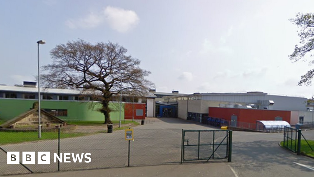 Falkirk schools warn of 'unprecedented cuts' - BBC News