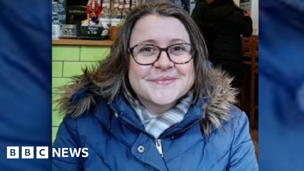 Cyclist killed in crash with lorry in Edinburgh named - BBC News