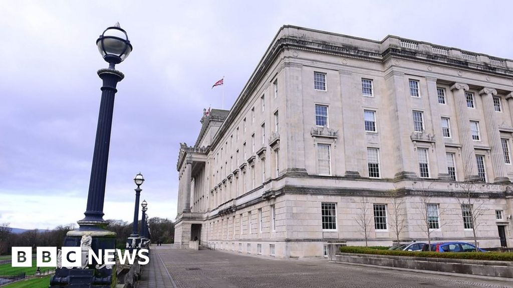 Stormont parties on talks as they reach 'critical stage' - BBC News