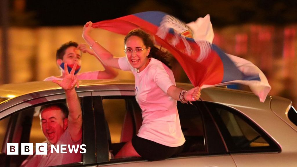 Montenegro election: Opposition parties eye tiny majority - BBC News