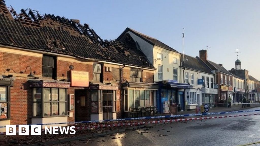 Watton High Street closed after fire destroys roofs - BBC News