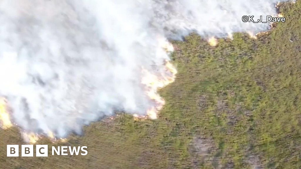 Stalybridge and Dove Stone fire: Moorland reignites