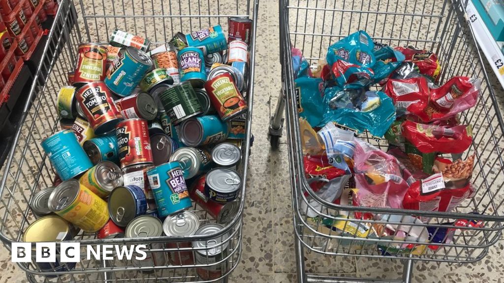 Tesco to ditch plastic-wrap for multipack tins - BBC News