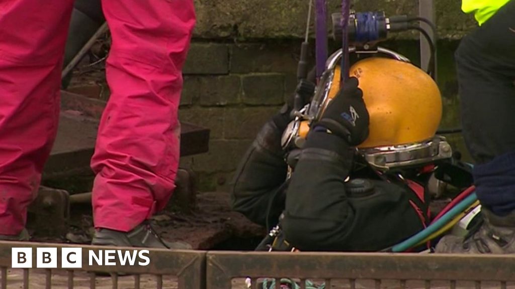 Diver winched down 40ft-deep canal shaft in Birmingham - BBC News
