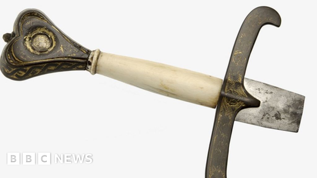 Medieval sword returns to Coventry after 500 years - BBC News
