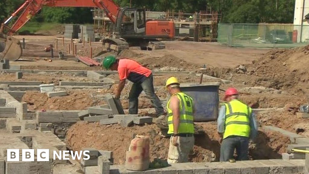 Brexit vote 'hits confidence of Scottish builders' - BBC News