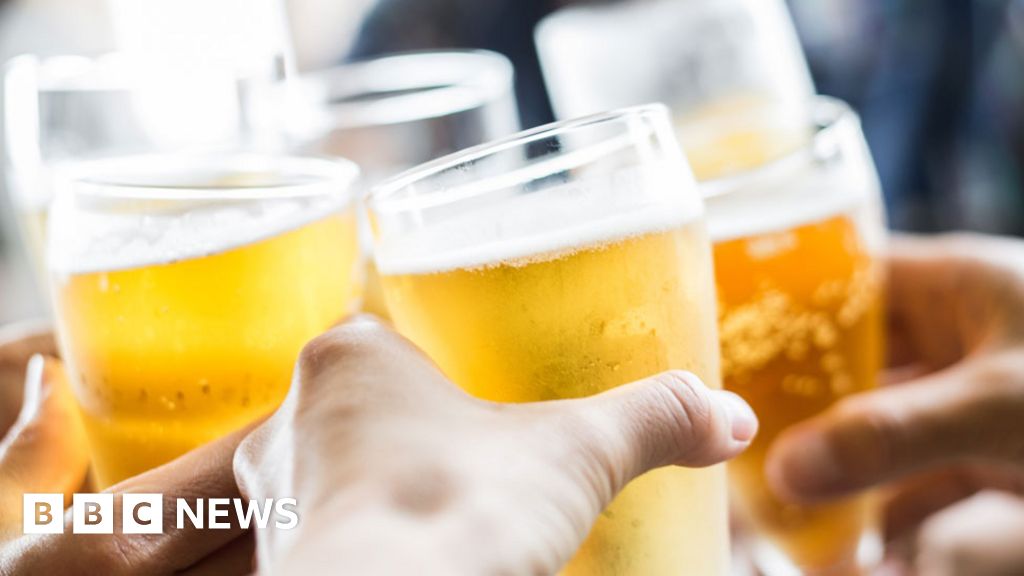 Stagger drinking time through week, says Wales' health chief - BBC News