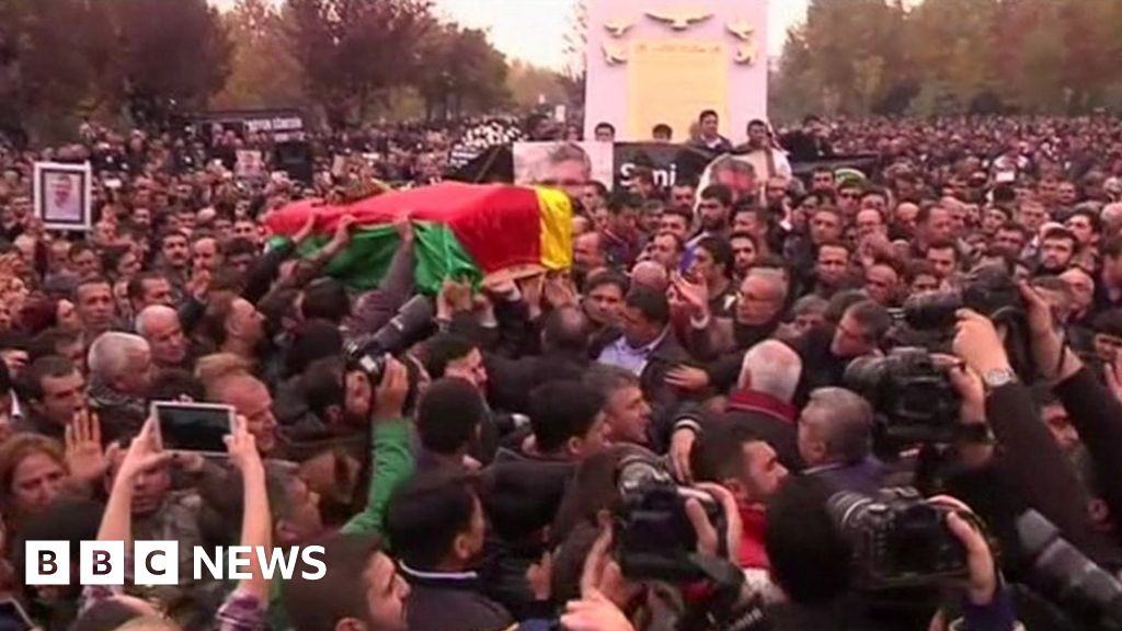 Turkey killing: Thousands mourn pro-Kurdish lawyer Tahir Elci - BBC News