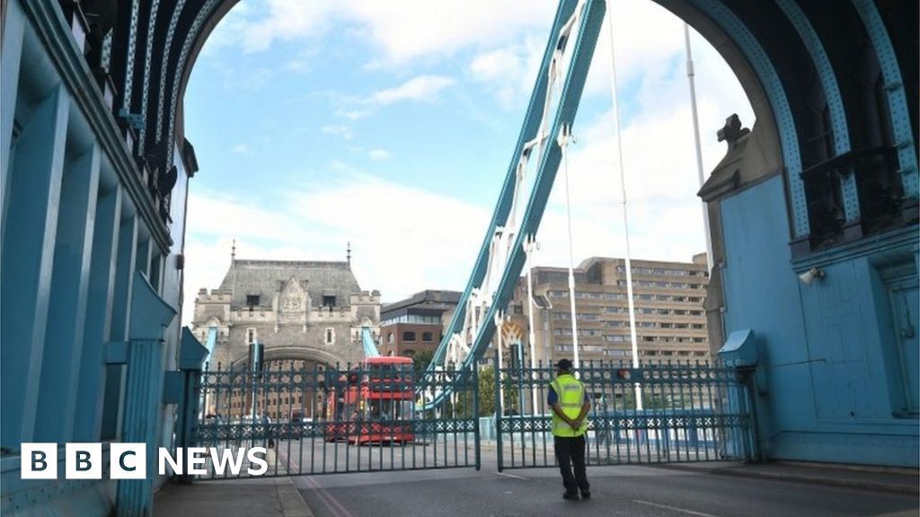 London's bridges 'are the capital's embarrassment' - BBC News