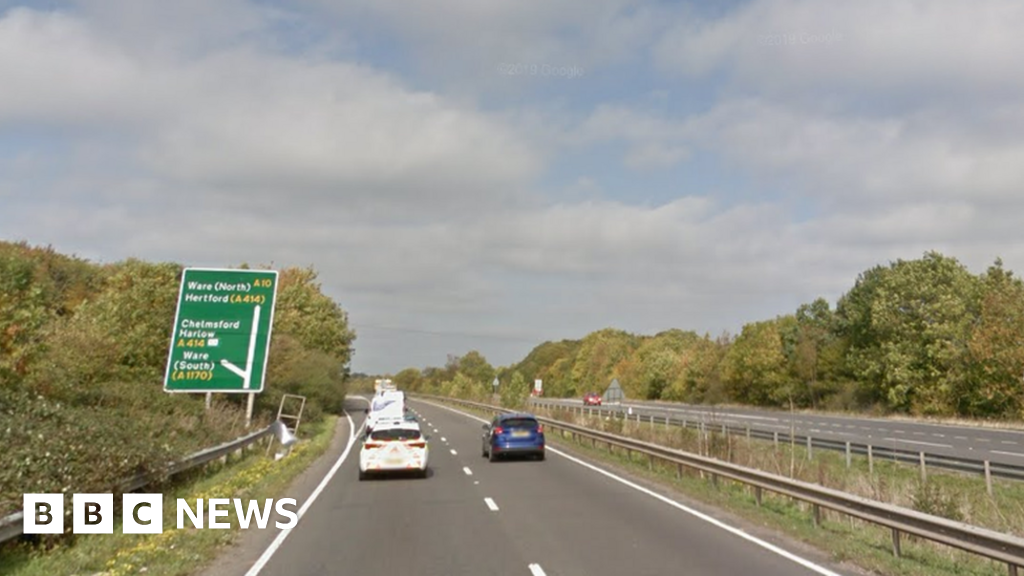 A10 Hertfordshire: Pedestrian killed in Land Rover collision - BBC News