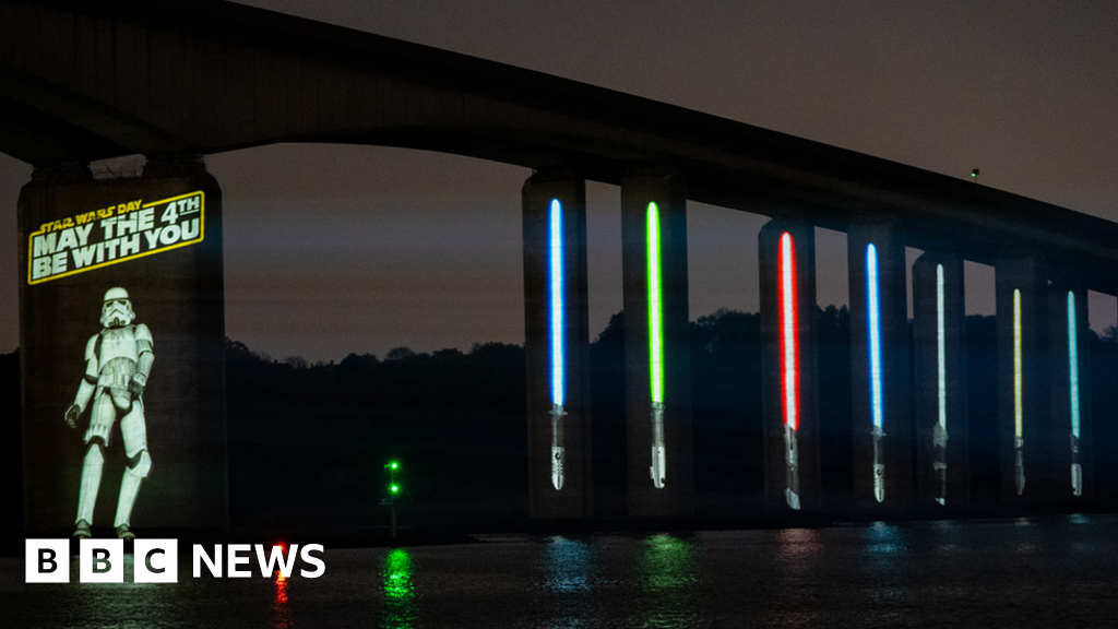 Star Wars Day: Stormtrooper projected on Orwell bridge - BBC News