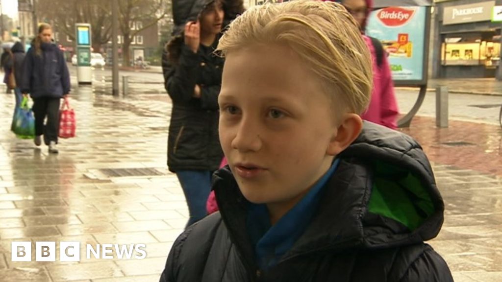 Ten-year-old Southampton boy thanked for homeless gesture - BBC News