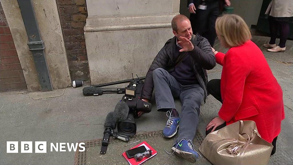 General Election 2017: BBC cameraman injured by Corbyn car - BBC News