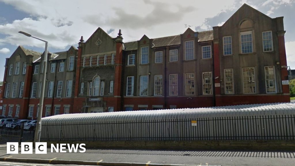 Edinburgh school reopenings delayed until August - BBC News