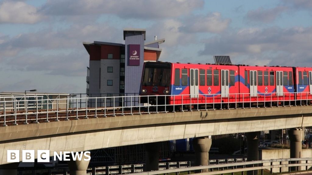 TfL apologise to Sky journalist for racial profile ticket check - BBC News
