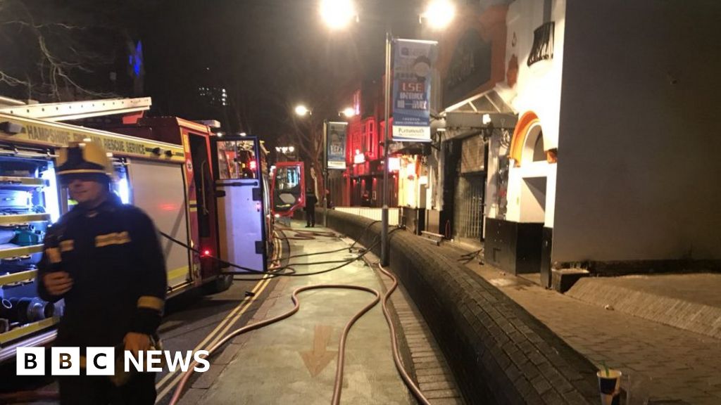 Portsmouth nightclub blaze sees 1,000 clubbers evacuated - BBC News