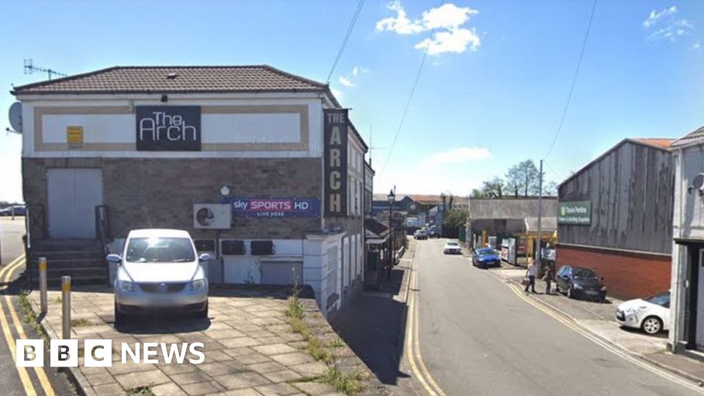 Neath: Man seriously injured in assault near nightclub - BBC News