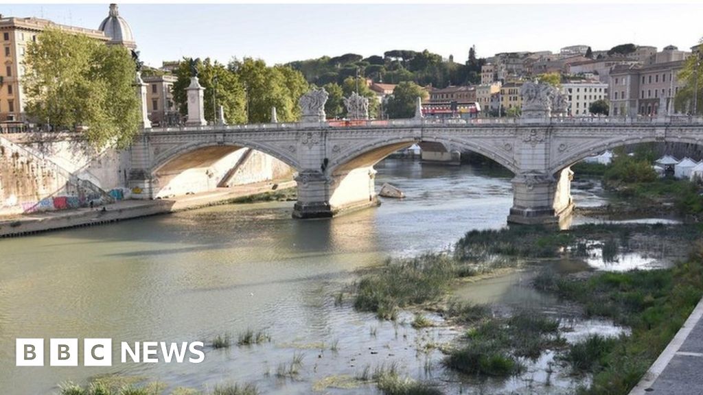 Italy drought: Rome forced to cut water pressure at night - BBC News