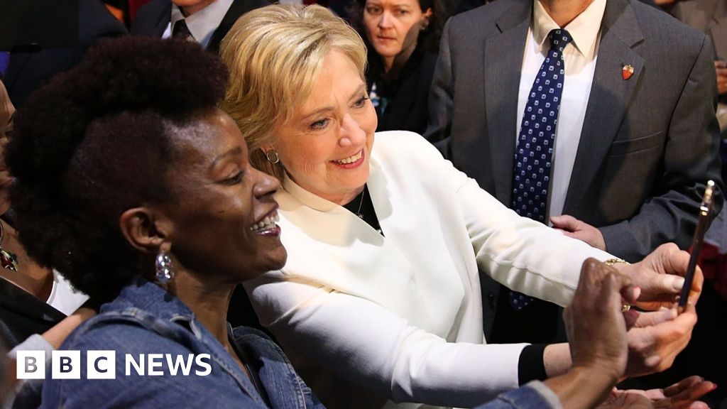 Trump v Clinton: Super Tuesday winners target each other - BBC News