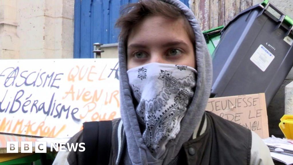 France's disillusioned youth in Paris - BBC News
