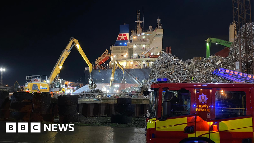 Tilbury docks ship fire started by scrap metal - BBC News