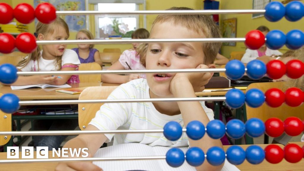 Funding plan will hit poor pupils hardest - campaigners - BBC News