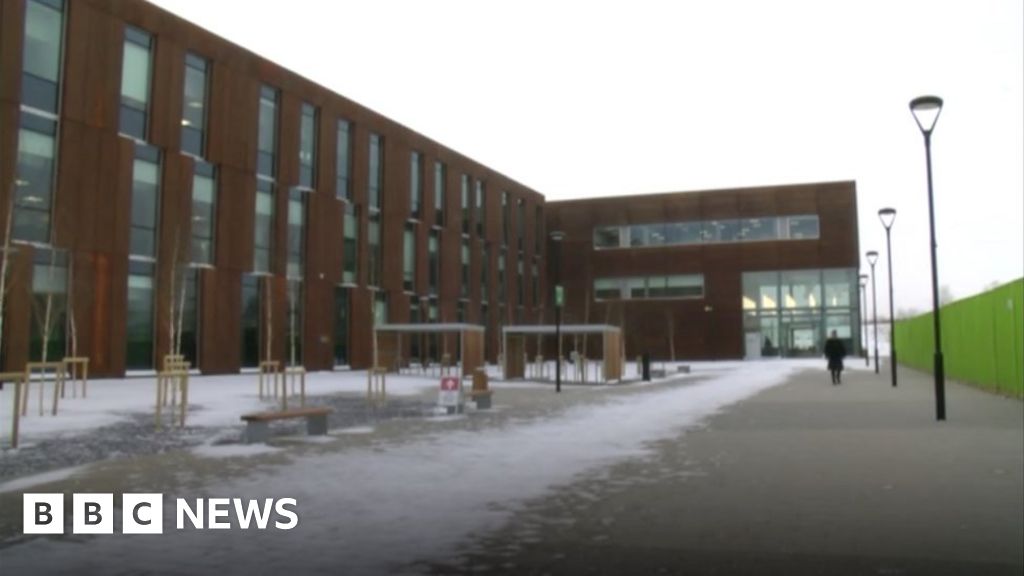 Reading science park opens doors as part of £35m project - BBC News