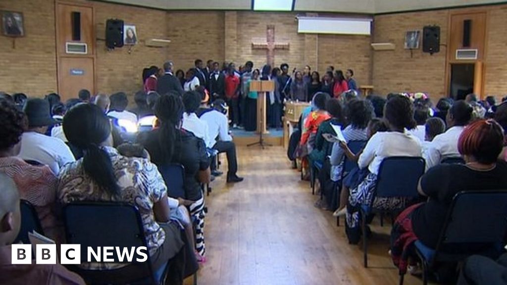 Thorpe Marshes Reserve deaths: Hundreds attend joint funeral - BBC News