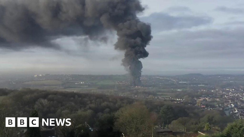 Fire engulfs recycling centre in Milton, Stoke-on-Trent - BBC News