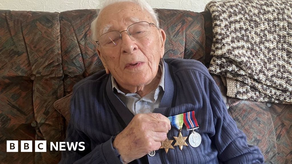 Manchester veteran, Bob Booth, 100, honoured for Norway convoy service ...