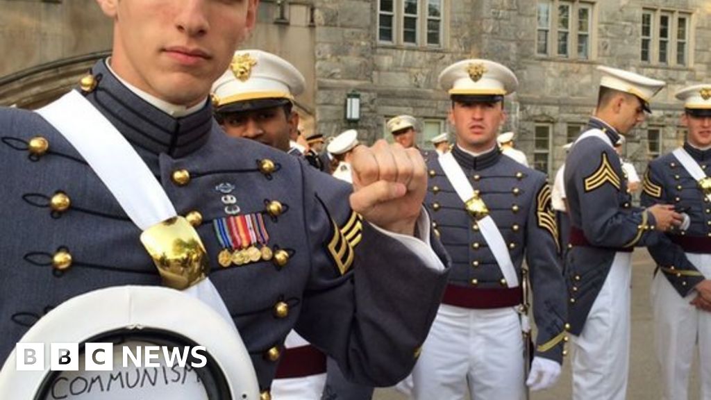 West Point graduate who wore Che Guevara T-shirt discharged - BBC News