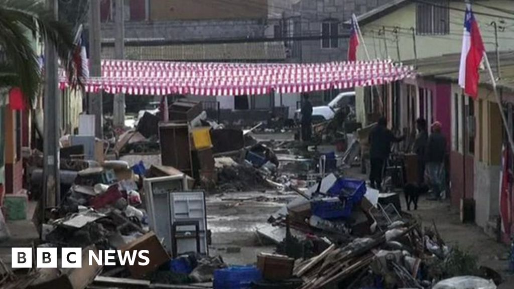Chile rebuilds after earthquake and tsunami - BBC News