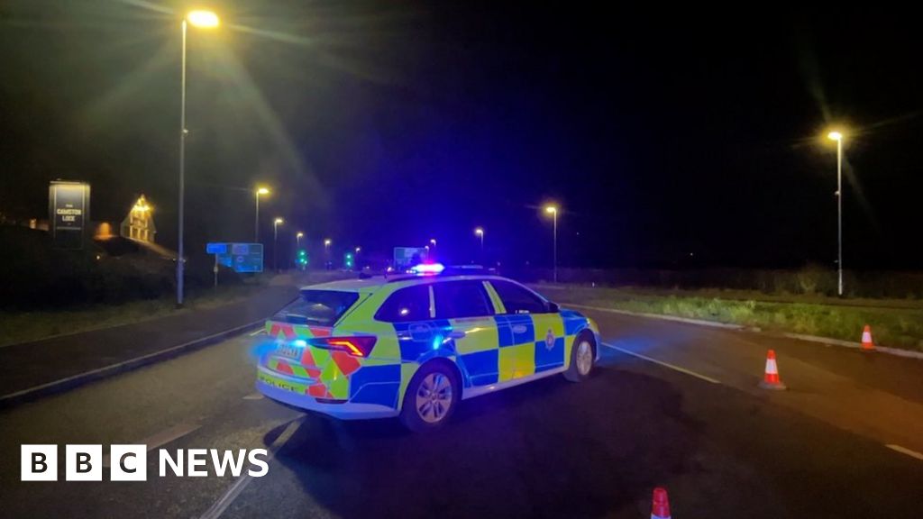 Nottinghamshire Road Closed After Pedestrian Hit By Bus nottinghamshire-road-closed-after-pedestrian-hit-by-bus