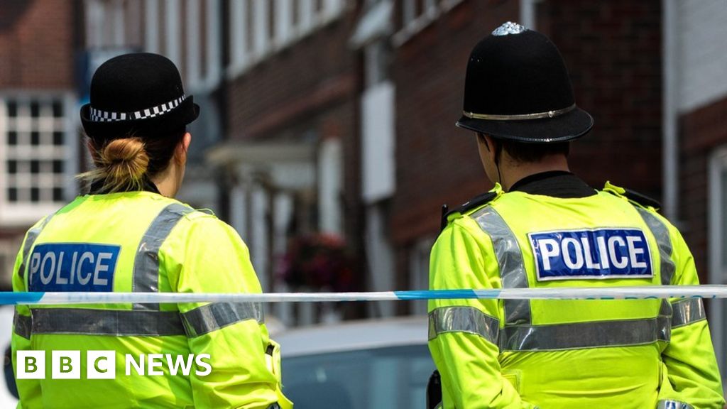 Suffolk Police officer recruits will expand force to 1,400 - BBC News