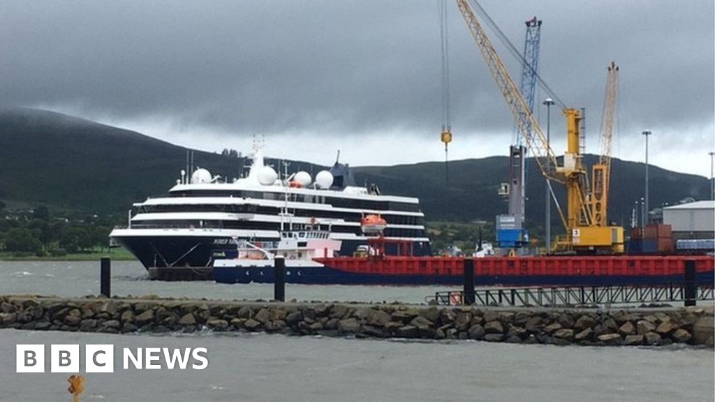Warrenpoint welcomes first cruise ship since 2017 - BBC News
