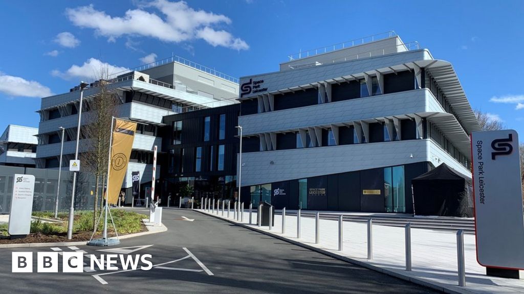 Space degree apprenticeship to launch in Leicester - BBC News