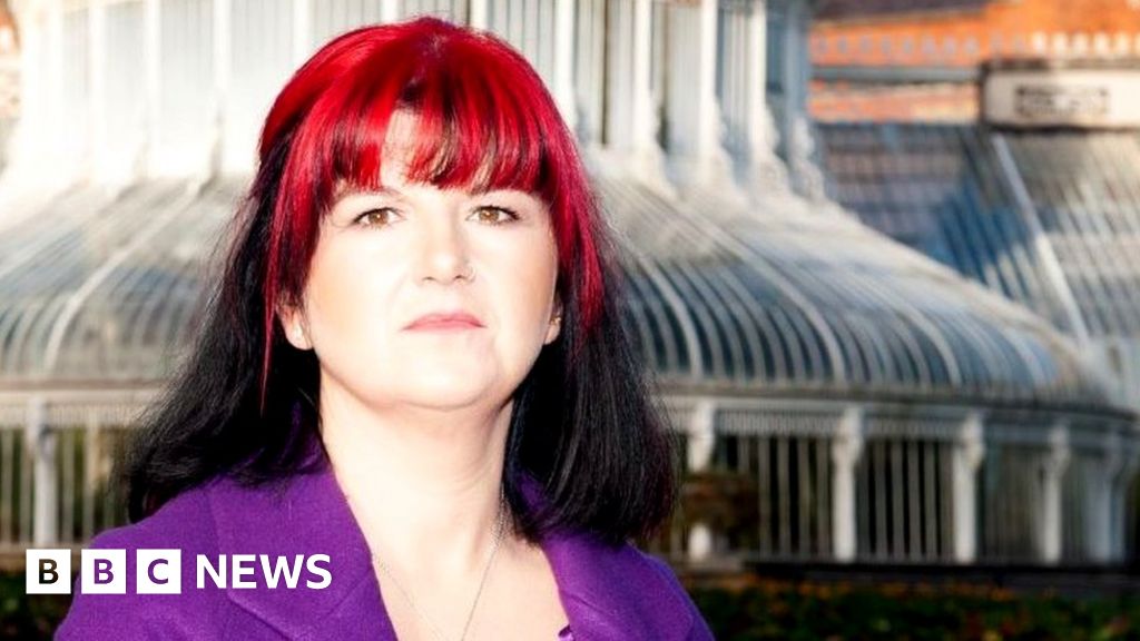 Sex offence victims 'lost in broken justice system' - BBC News