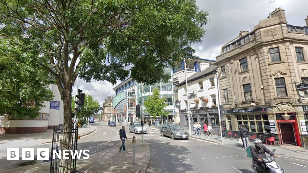 Nottinghamshire PC broke man's jaw while 'incredibly scared' - BBC News